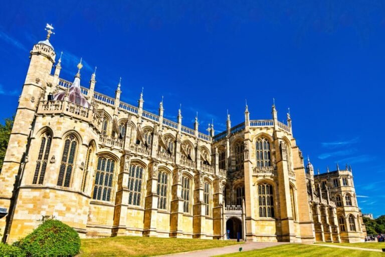 21 Stunning Churches to Experience the Magic of Christmas – SceneLoc8